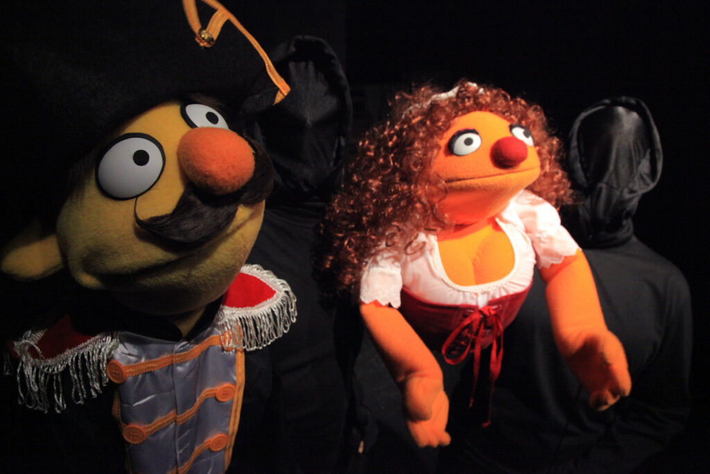 "Les Miz And Friends: A Puppet Parody" At The Hudson Theatre Is An ...