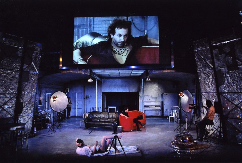 Between Freedom and Manipulation: The Situation of Actors in "Factory 2 ...