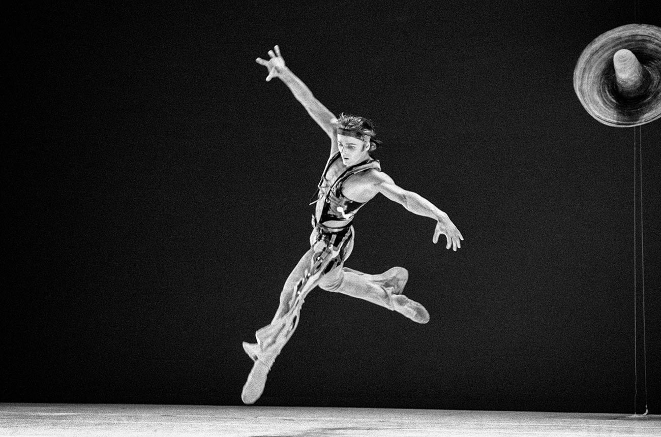 Mikhail Baryshnikov: A Dancer Whose Flight to Freedom Brought Him Cult ...
