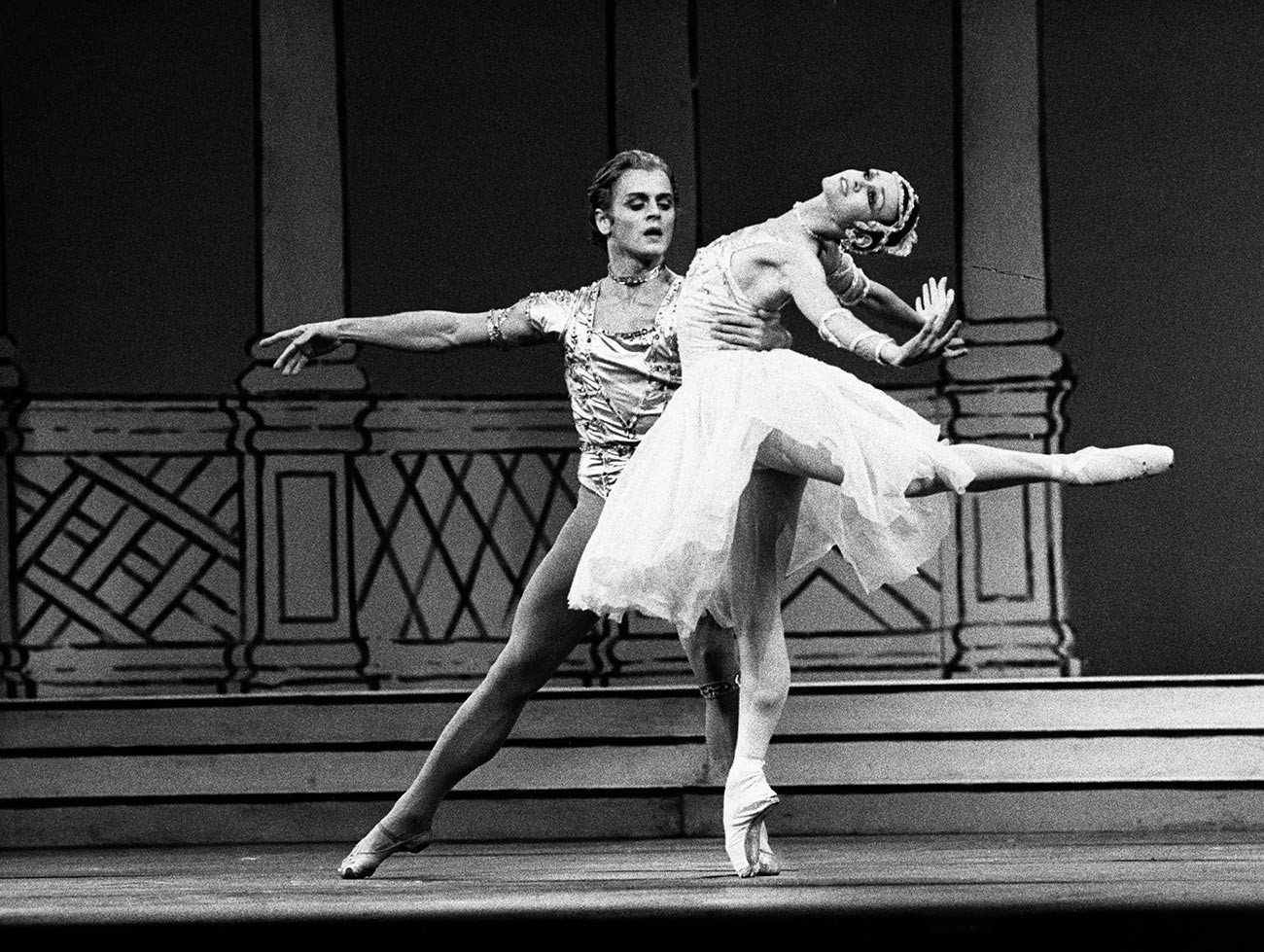 Mikhail Baryshnikov: A Dancer Whose Flight to Freedom Brought Him Cult ...