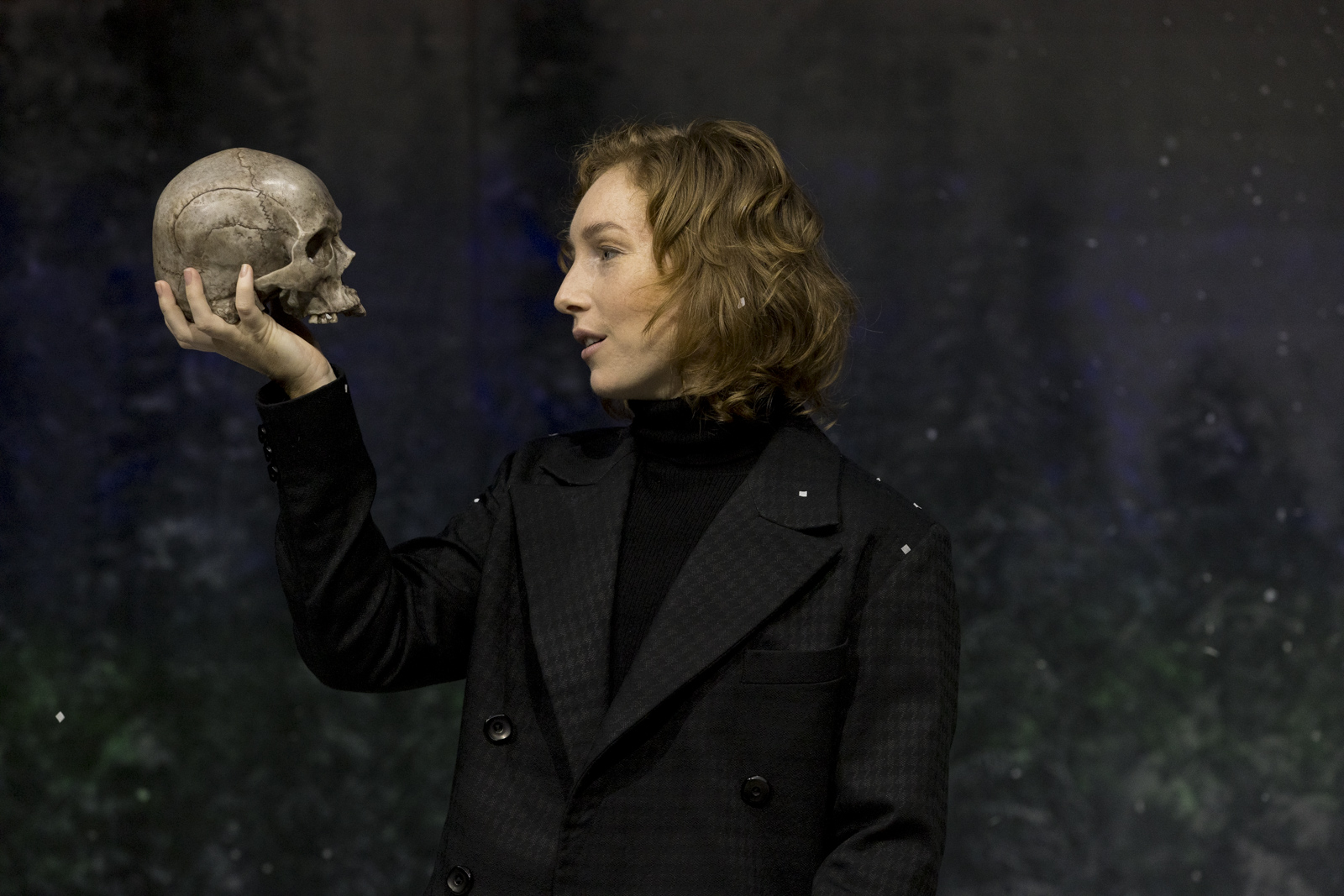 Bell Shakespeare’s "Hamlet" Highlights the "Claustrophobic Personal ...