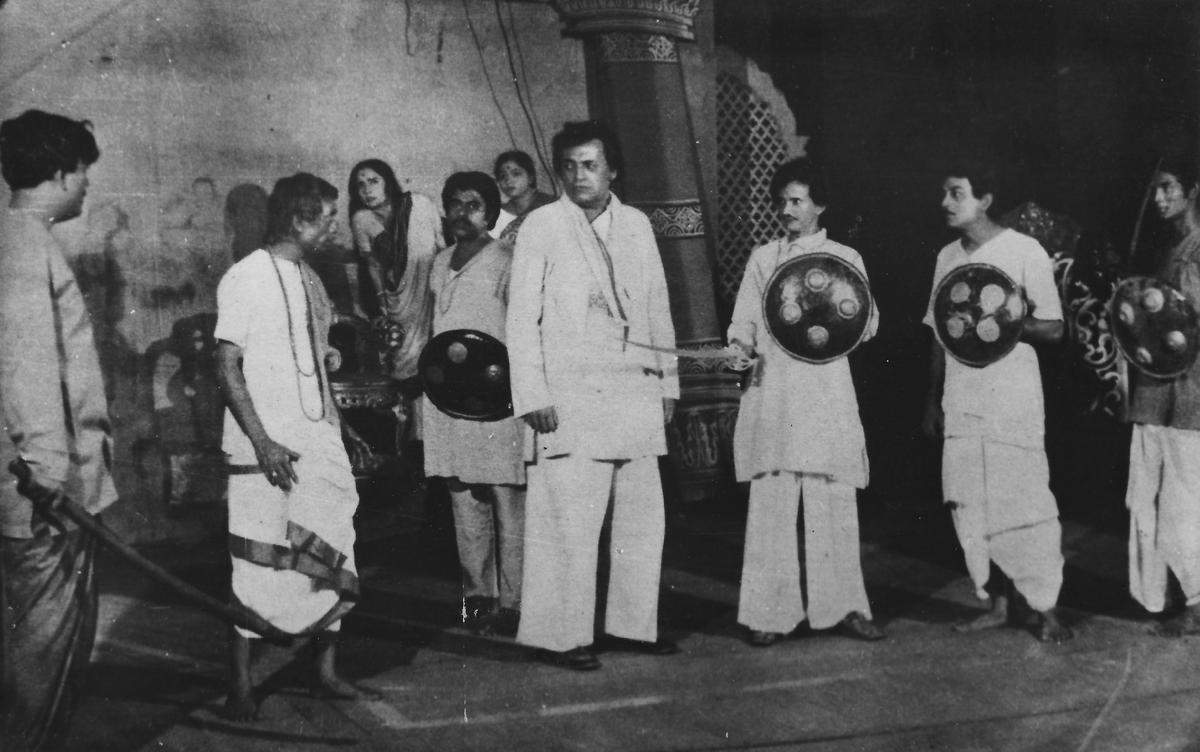 As Utpal Dutt’s Play "Barricade" Completes 50 Years, a Look at How the ...